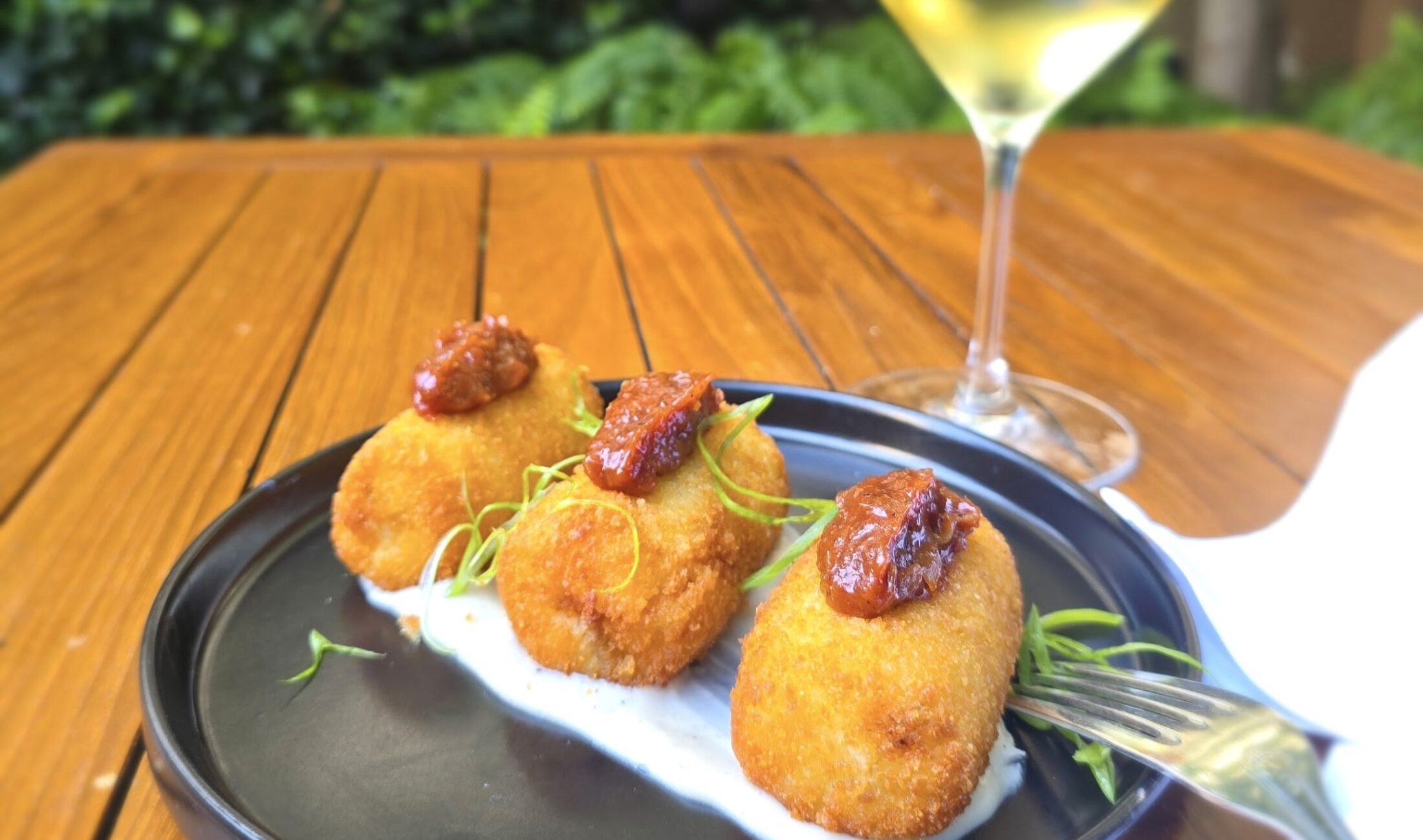 Gotham Steakhouse & Bar Announces New Summer Features – Scout Magazine